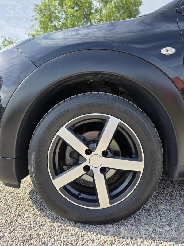 Black Citroen C4 Cactus 2015 in Ventspils, with an engine capacity of 1.20 L and mileage of 150 thousand km for 5990 €, photo 10 on AUTOMOTO.COM.LV
