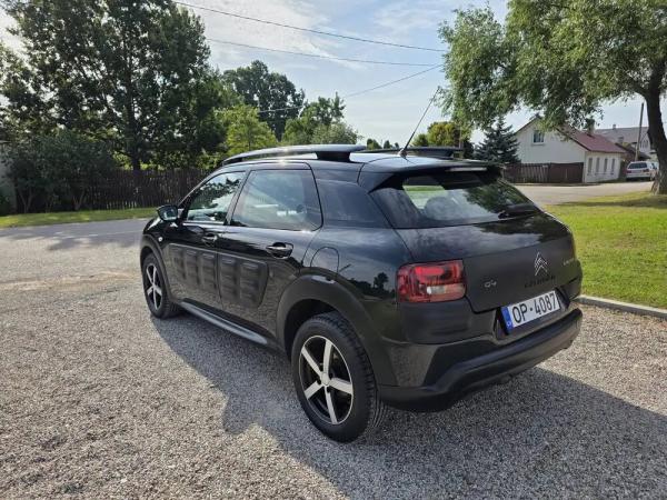 Black Citroen C4 Cactus 2015 in Ventspils, with an engine capacity of 1.20 L and mileage of 150 thousand km for 5990 €, photo 8 on AUTOMOTO.COM.LV