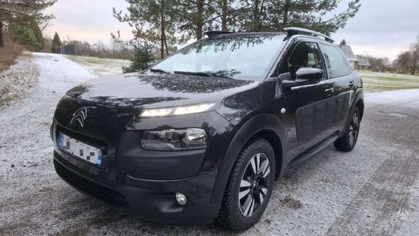 Black Citroen C4 Cactus 2016 in Taurage, with an engine capacity of 1.20 L and mileage of 161 thousand km for 4800 €, photo 1 on AUTOMOTO.COM.LV