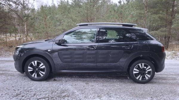 Black Citroen C4 Cactus 2016 in Taurage, with an engine capacity of 1.20 L and mileage of 161 thousand km for 4800 €, photo 8 on AUTOMOTO.COM.LV