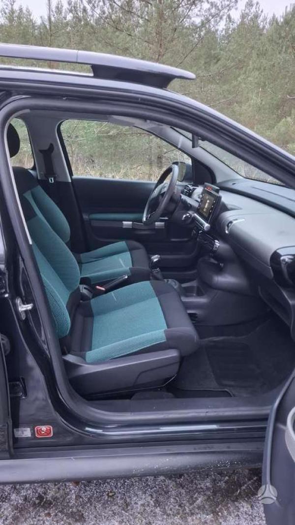 Black Citroen C4 Cactus 2016 in Taurage, with an engine capacity of 1.20 L and mileage of 161 thousand km for 4800 €, photo 9 on AUTOMOTO.COM.LV