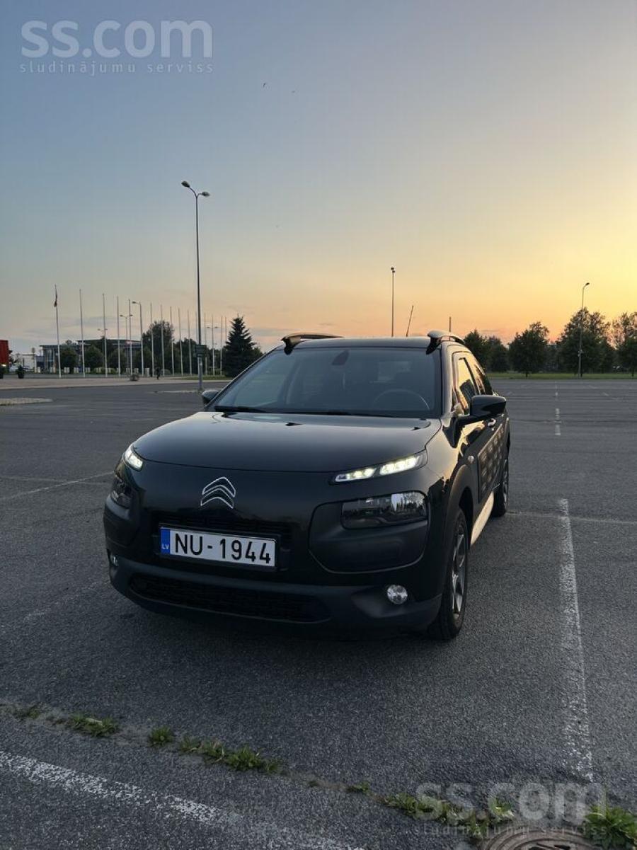 Black Citroen C4 Cactus 2016 in Riga, with an engine capacity of 1.20 L and mileage of 183 thousand km for 7000 €, photo 1 on AUTOMOTO.COM.LV
