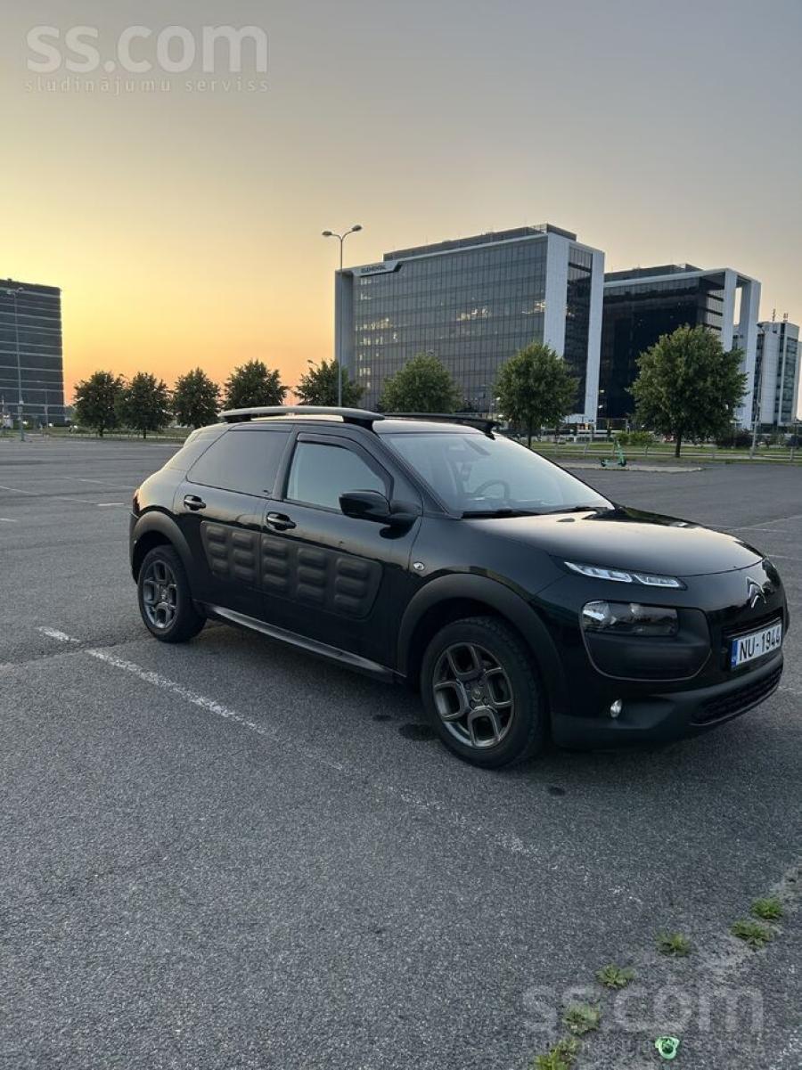 Black Citroen C4 Cactus 2016 in Riga, with an engine capacity of 1.20 L and mileage of 183 thousand km for 7000 €, photo 4 on AUTOMOTO.COM.LV