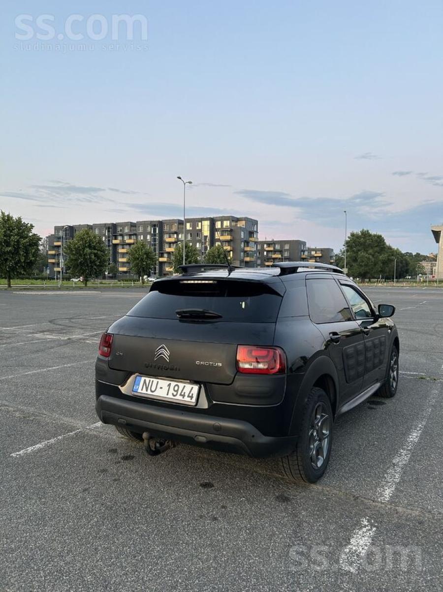 Black Citroen C4 Cactus 2016 in Riga, with an engine capacity of 1.20 L and mileage of 183 thousand km for 7000 €, photo 5 on AUTOMOTO.COM.LV