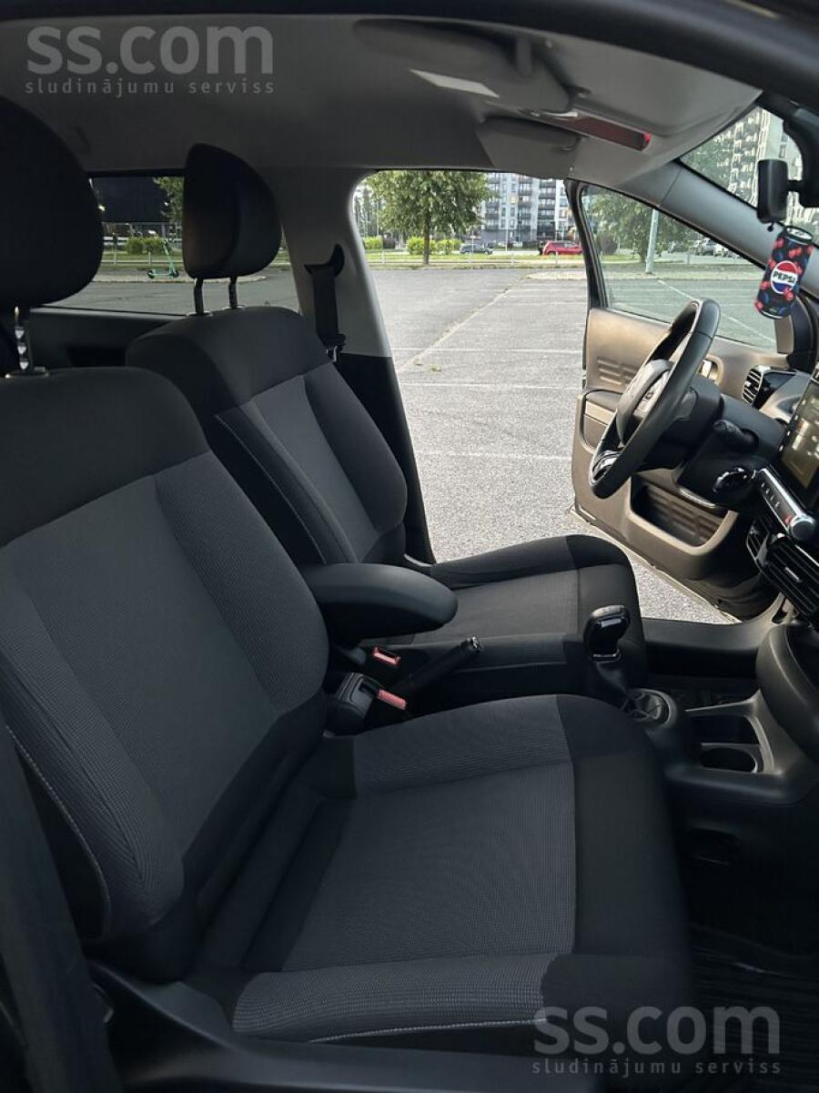 Black Citroen C4 Cactus 2016 in Riga, with an engine capacity of 1.20 L and mileage of 183 thousand km for 7000 €, photo 7 on AUTOMOTO.COM.LV