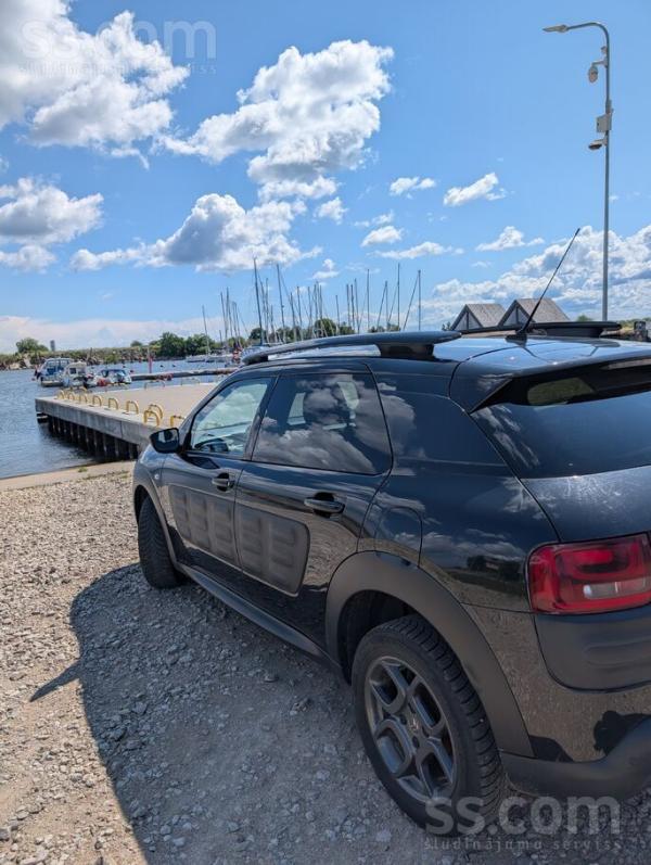 Black Citroen C4 Cactus 2016 in Riga, with an engine capacity of 1.60 L and mileage of 169 thousand km for 5999 €, photo 4 on AUTOMOTO.COM.LV