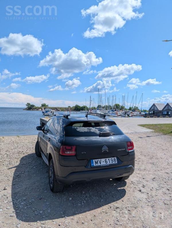 Black Citroen C4 Cactus 2016 in Riga, with an engine capacity of 1.60 L and mileage of 169 thousand km for 5999 €, photo 5 on AUTOMOTO.COM.LV