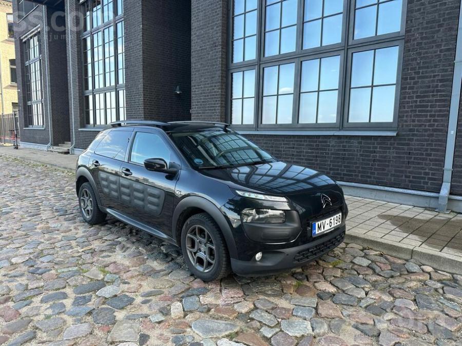 Melns Citroen C4 Cactus 2016 Rīga, ar dzinēja tilpumu 1.60 L un nobraukumu 169 tūkst. km par 5300 €, foto 3 vietnē AUTOMOTO.COM.LV