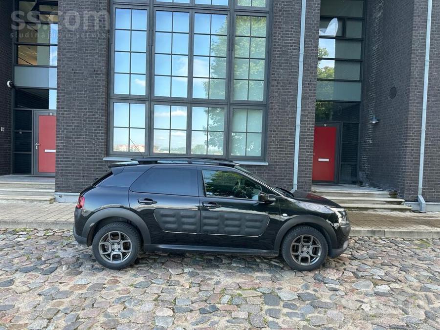Melns Citroen C4 Cactus 2016 Rīga, ar dzinēja tilpumu 1.60 L un nobraukumu 169 tūkst. km par 5300 €, foto 4 vietnē AUTOMOTO.COM.LV
