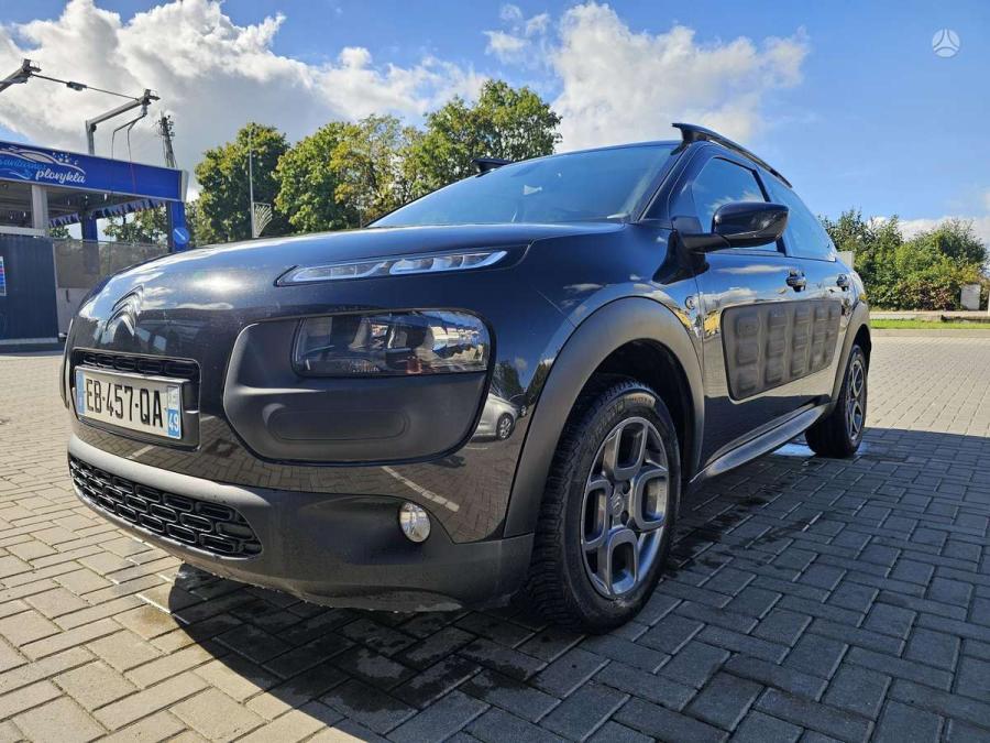 Melns Citroen C4 Cactus 2016 Tauragė, ar dzinēja tilpumu 1.56 L un nobraukumu 235 tūkst. km par 3700 €, foto 1 vietnē AUTOMOTO.COM.LV