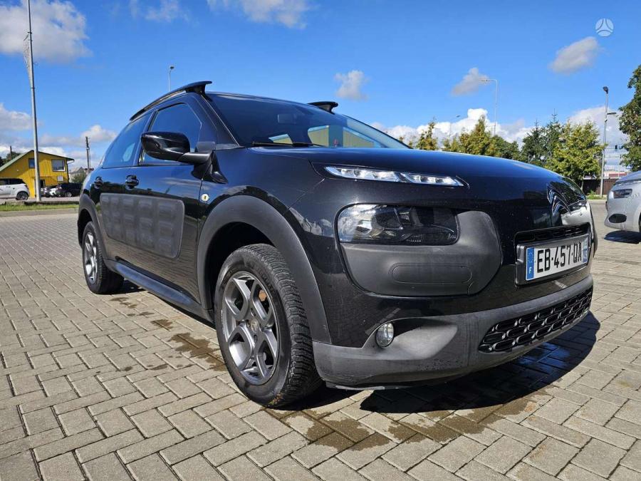 Melns Citroen C4 Cactus 2016 Tauragė, ar dzinēja tilpumu 1.56 L un nobraukumu 235 tūkst. km par 3700 €, foto 3 vietnē AUTOMOTO.COM.LV