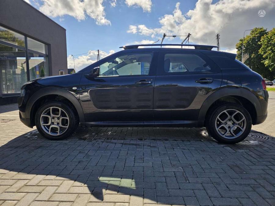 Melns Citroen C4 Cactus 2016 Tauragė, ar dzinēja tilpumu 1.56 L un nobraukumu 235 tūkst. km par 3700 €, foto 4 vietnē AUTOMOTO.COM.LV