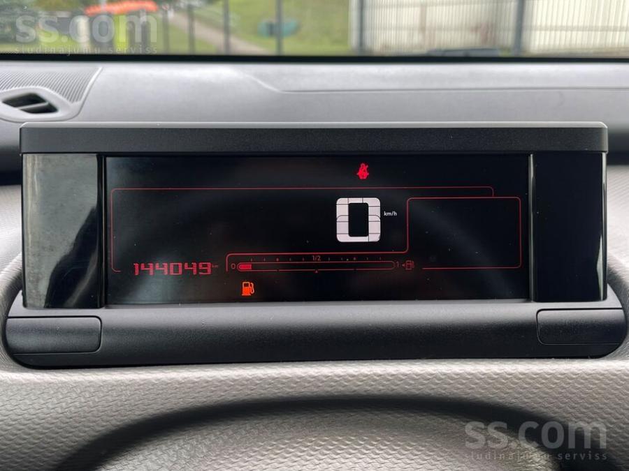 Black Citroen C4 Cactus 2016 in Jelgava, with an engine capacity of 1.20 L and mileage of 0 thousand km for 5990 €, photo 8 on AUTOMOTO.COM.LV