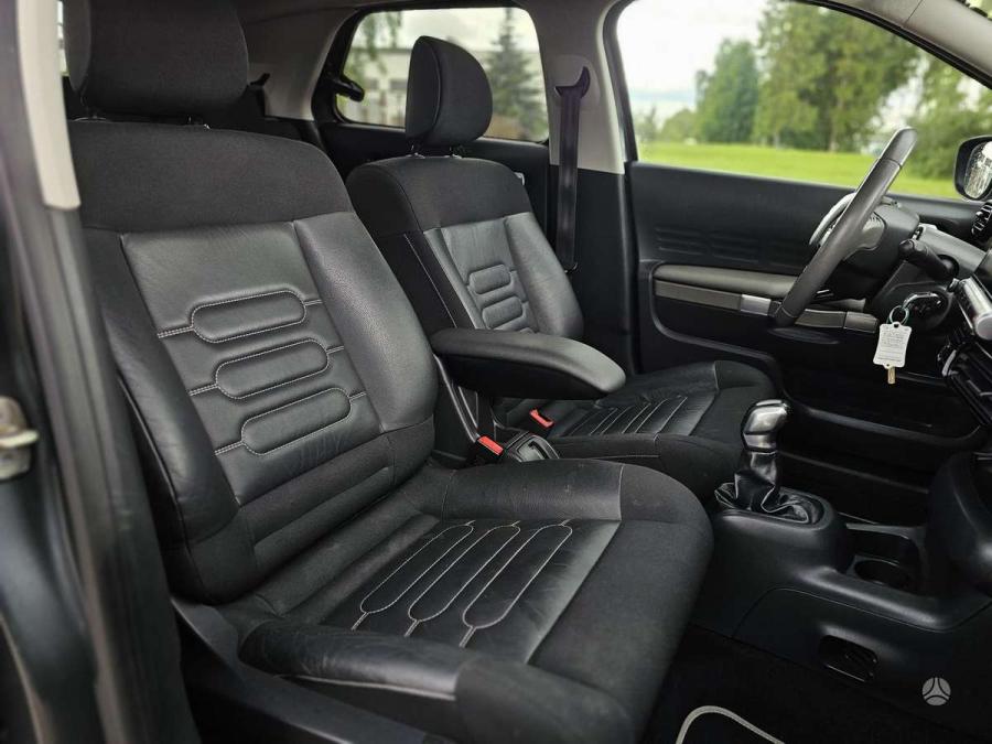 Black Citroen C4 Cactus 2017 in Rokiskis, with an engine capacity of 1.56 L and mileage of 120 thousand km for 4150 €, photo 14 on AUTOMOTO.COM.LV