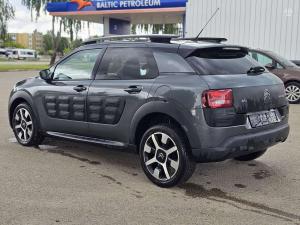 Black Citroen C4 Cactus 2017 in Rokiskis, with an engine capacity of 1.56 L and mileage of 120 thousand km for 4150 €, photo 17 on AUTOMOTO.COM.LV