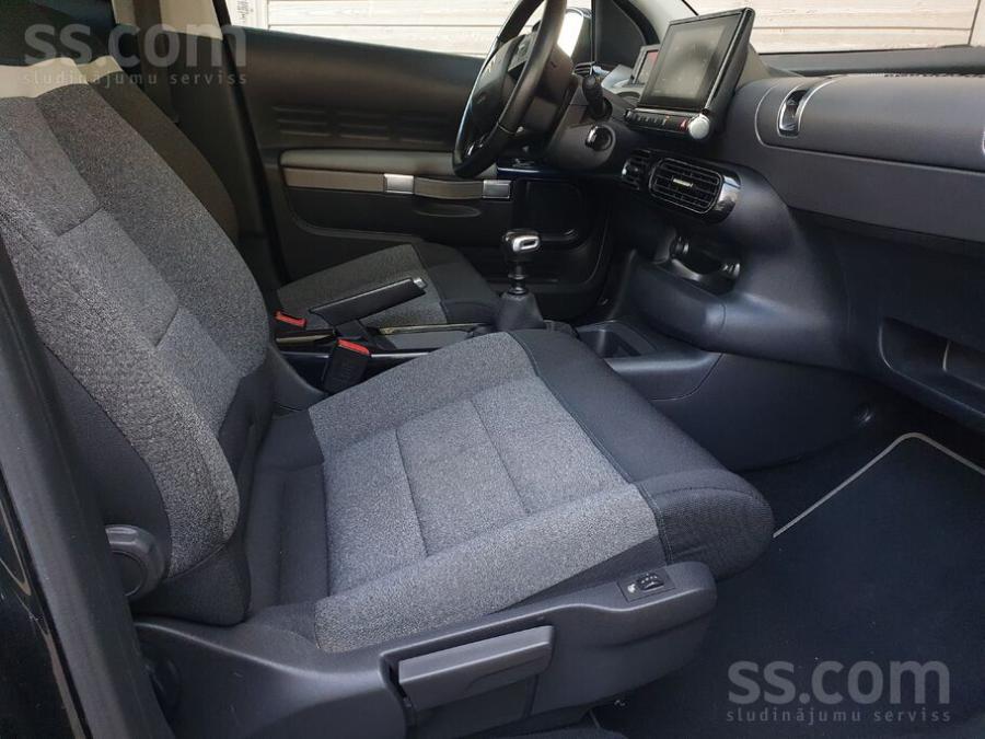 Black Citroen C4 Cactus 2018 in Jelgava, with an engine capacity of 1.50 L and mileage of 207 thousand km for 7750 €, photo 3 on AUTOMOTO.COM.LV