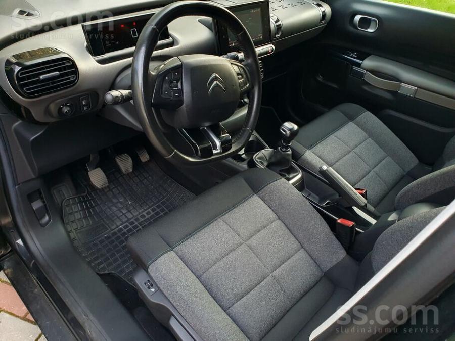 Black Citroen C4 Cactus 2018 in Jelgava, with an engine capacity of 1.50 L and mileage of 207 thousand km for 7750 €, photo 6 on AUTOMOTO.COM.LV