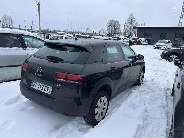 Melns Citroen C4 Cactus 2018 Tauragė, ar dzinēja tilpumu 1.20 L un nobraukumu 118 tūkst. km par 5200 €, foto 4 vietnē AUTOMOTO.COM.LV