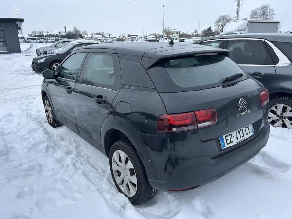 Melns Citroen C4 Cactus 2018 Tauragė, ar dzinēja tilpumu 1.20 L un nobraukumu 118 tūkst. km par 5200 €, foto 6 vietnē AUTOMOTO.COM.LV