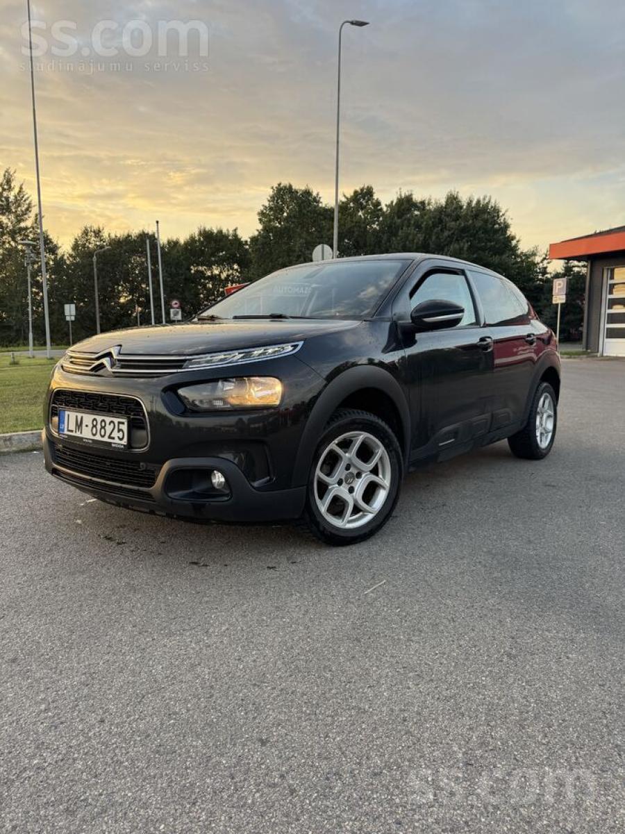 Melns Citroen C4 Cactus 2018 Rīga, ar dzinēja tilpumu 1.20 L un nobraukumu 139 tūkst. km par 6500 €, foto 1 vietnē AUTOMOTO.COM.LV