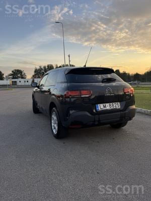 Melns Citroen C4 Cactus 2018 Rīga, ar dzinēja tilpumu 1.20 L un nobraukumu 139 tūkst. km par 6500 €, foto 4 vietnē AUTOMOTO.COM.LV