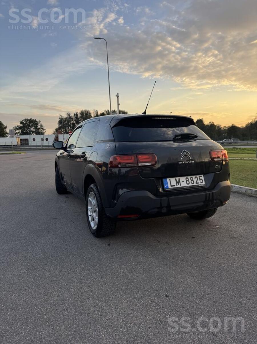 Melns Citroen C4 Cactus 2018 Rīga, ar dzinēja tilpumu 1.20 L un nobraukumu 139 tūkst. km par 6500 €, foto 4 vietnē AUTOMOTO.COM.LV