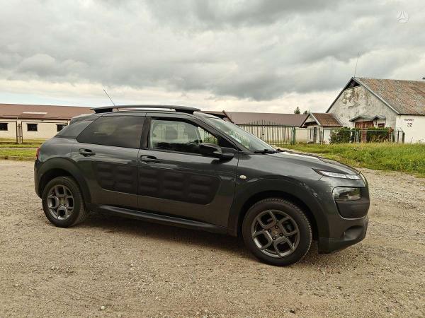 Blue Citroen C4 Cactus 2015 in Taurage, with an engine capacity of 1.20 L and mileage of 185 thousand km for 5300 €, photo 5 on AUTOMOTO.COM.LV