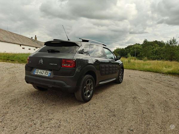 Blue Citroen C4 Cactus 2015 in Taurage, with an engine capacity of 1.20 L and mileage of 185 thousand km for 5300 €, photo 7 on AUTOMOTO.COM.LV