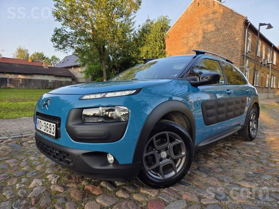 Blue Citroen C4 Cactus 2017 in Jelgava, with an engine capacity of 1.60 L and mileage of 0 thousand km for 6200 €, photo 1 on AUTOMOTO.COM.LV