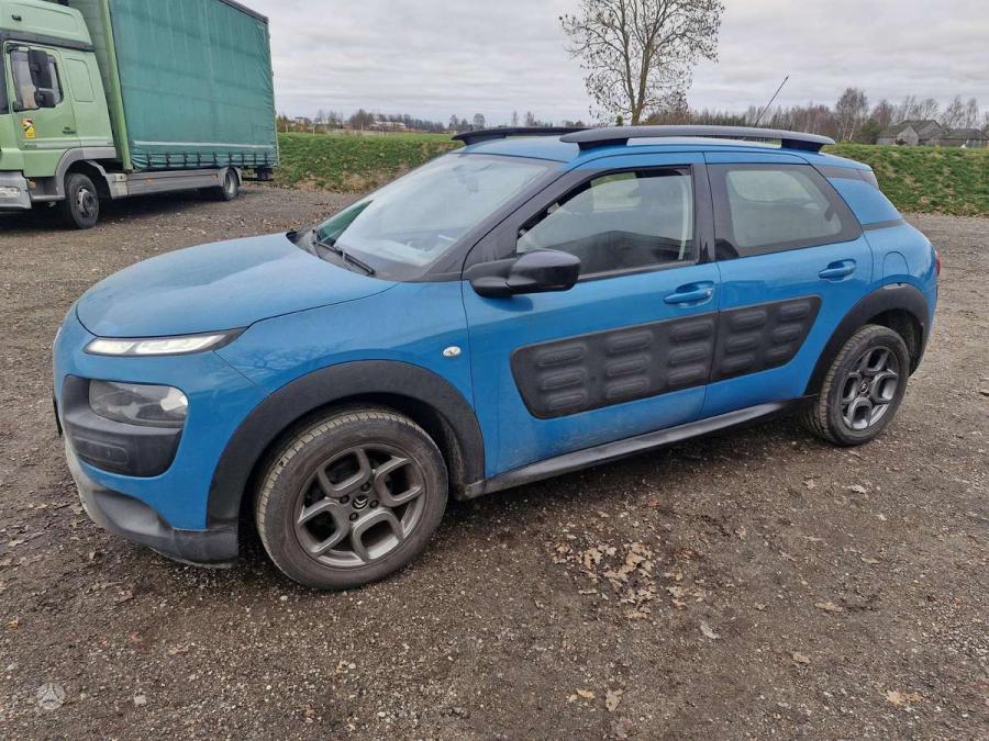 Blue Citroen C4 Cactus 2017 in Marijampole, with an engine capacity of 1.20 L and mileage of 120 thousand km for 3500 €, photo 3 on AUTOMOTO.COM.LV