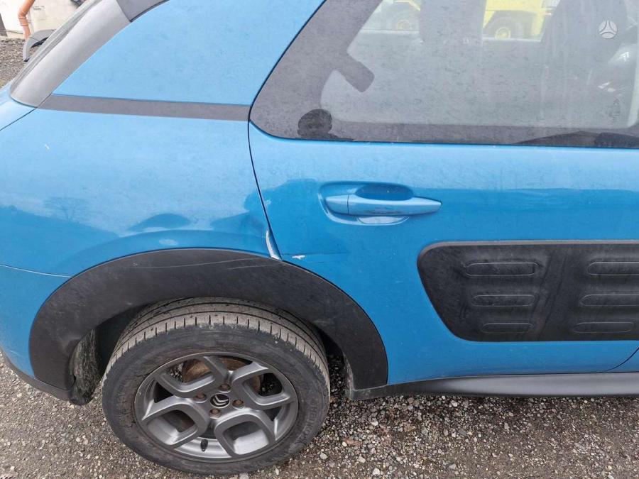 Blue Citroen C4 Cactus 2017 in Marijampole, with an engine capacity of 1.20 L and mileage of 120 thousand km for 3500 €, photo 5 on AUTOMOTO.COM.LV