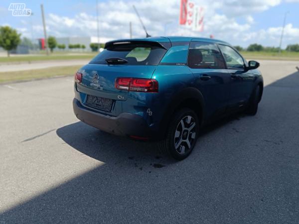 Blue Citroen C4 Cactus 2018 in Panevezys, with an engine capacity of 1.20 L and mileage of 60 thousand km for 8999 €, photo 4 on AUTOMOTO.COM.LV