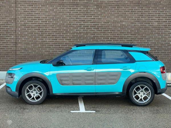 Blue Citroen C4 Cactus 2015 in Taurage, with an engine capacity of 1.20 L and mileage of 141 thousand km for 4600 €, photo 3 on AUTOMOTO.COM.LV