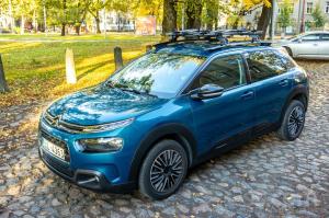 Zils Citroen C4 Cactus 2018 Rīga, ar dzinēja tilpumu 1.20 L un nobraukumu 107 tūkst. km par 8250 €, foto  vietnē AUTOMOTO.COM.LV
