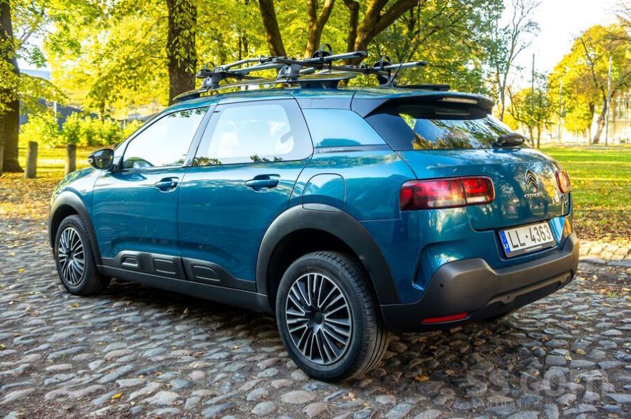 Zils Citroen C4 Cactus 2018 Rīga, ar dzinēja tilpumu 1.20 L un nobraukumu 107 tūkst. km par 8250 €, foto 3 vietnē AUTOMOTO.COM.LV