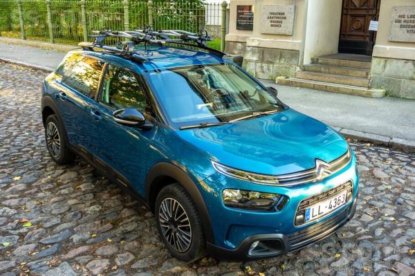 Blue Citroen C4 Cactus 2018 in Riga, with an engine capacity of 1.20 L and mileage of 107 thousand km for 8250 €, photo 5 on AUTOMOTO.COM.LV