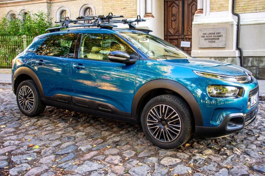 Zils Citroen C4 Cactus 2018 Rīga, ar dzinēja tilpumu 1.20 L un nobraukumu 107 tūkst. km par 8250 €, foto 13 vietnē AUTOMOTO.COM.LV