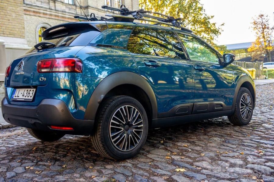Zils Citroen C4 Cactus 2018 Rīga, ar dzinēja tilpumu 1.20 L un nobraukumu 107 tūkst. km par 8250 €, foto 14 vietnē AUTOMOTO.COM.LV