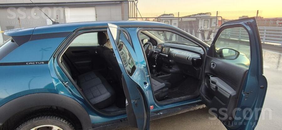 Zils Citroen C4 Cactus 2019 Tallina, ar dzinēja tilpumu 1.20 L un nobraukumu 126 tūkst. km par 6700 €, foto 9 vietnē AUTOMOTO.COM.LV