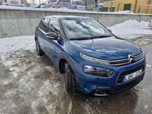 Blue Citroen C4 Cactus 2018 in Vilnius, with an engine capacity of 1.20 L and mileage of 88 thousand km for 9700 €, photo 3 on AUTOMOTO.COM.LV