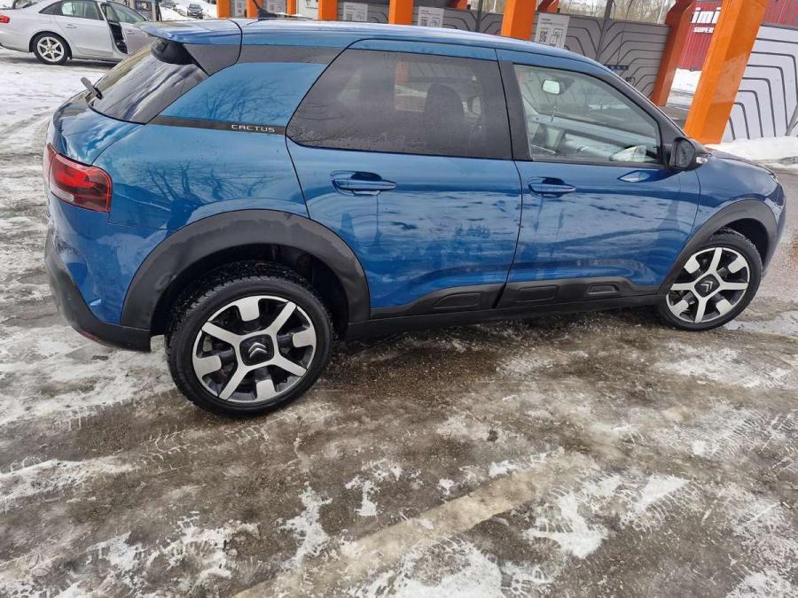 Blue Citroen C4 Cactus 2018 in Vilnius, with an engine capacity of 1.20 L and mileage of 88 thousand km for 9700 €, photo 5 on AUTOMOTO.COM.LV