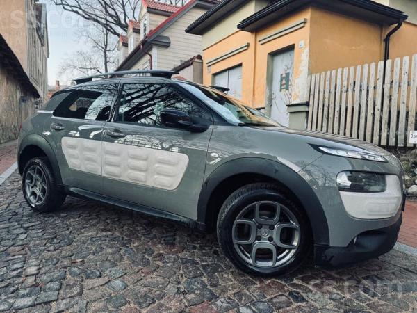Brown Citroen C4 Cactus 2014 in Cesis, with an engine capacity of 1.20 L and mileage of 0 thousand km for 6650 €, photo 2 on AUTOMOTO.COM.LV