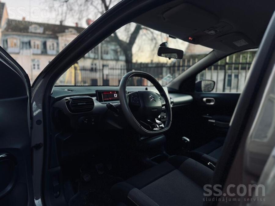 Brown Citroen C4 Cactus 2014 in Cesis, with an engine capacity of 1.20 L and mileage of 0 thousand km for 6650 €, photo 19 on AUTOMOTO.COM.LV
