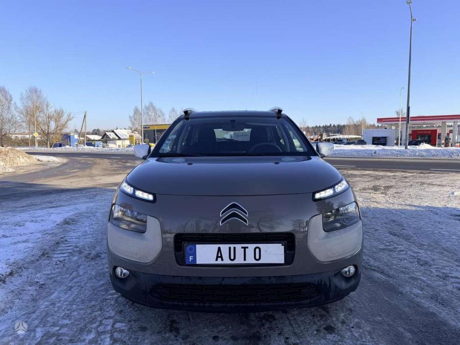 Brown Citroen C4 Cactus 2014 in Taurage, with an engine capacity of 1.56 L and mileage of 164 thousand km for 5999 €, photo 2 on AUTOMOTO.COM.LV
