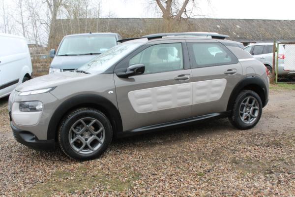 Brown Citroen C4 Cactus 2014 in Daugavpils, with an engine capacity of 1.20 L and mileage of 253 thousand km for 4890 €, photo 3 on AUTOMOTO.COM.LV