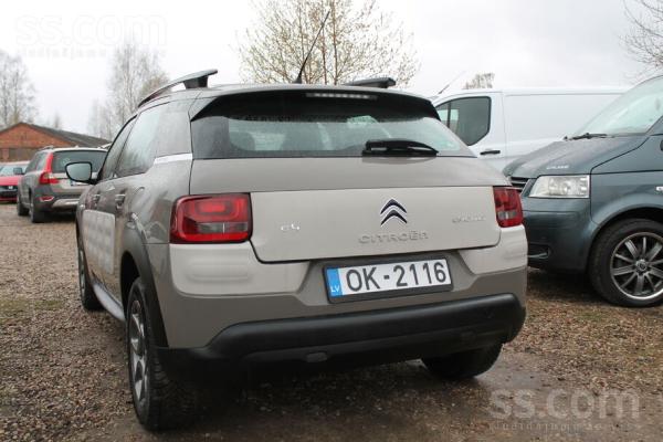 Brown Citroen C4 Cactus 2014 in Daugavpils, with an engine capacity of 1.20 L and mileage of 253 thousand km for 4890 €, photo 5 on AUTOMOTO.COM.LV