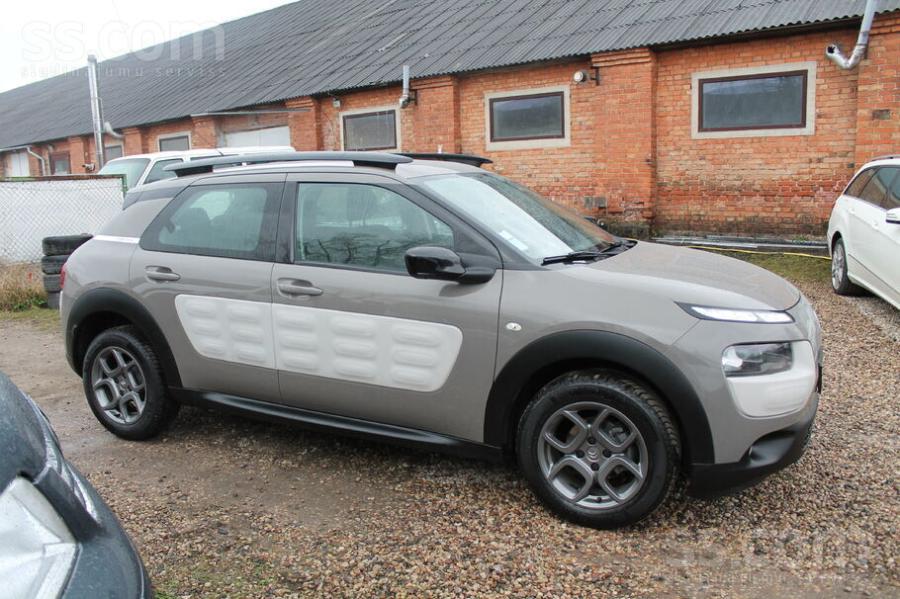 Brown Citroen C4 Cactus 2014 in Daugavpils, with an engine capacity of 1.20 L and mileage of 253 thousand km for 4890 €, photo 9 on AUTOMOTO.COM.LV
