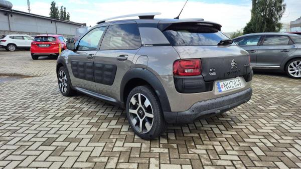 Brown Citroen C4 Cactus 2016 in Taurage, with an engine capacity of 1.20 L and mileage of 140 thousand km for 4600 €, photo 3 on AUTOMOTO.COM.LV