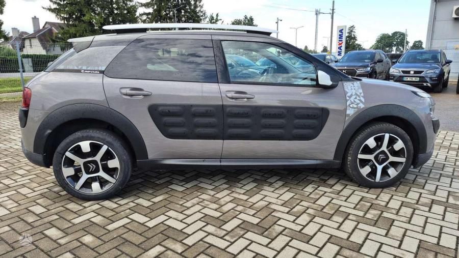 Brūns Citroen C4 Cactus 2016 Tauragė, ar dzinēja tilpumu 1.20 L un nobraukumu 140 tūkst. km par 4600 €, foto 7 vietnē AUTOMOTO.COM.LV
