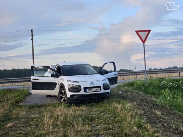 Ситроен C4 Кактус 2014 в Друскининкай, объемом двигателя 1.20 л и пробегом 241 тыс. км за 2900 €, фото 2 на AUTOMOTO.COM.LV